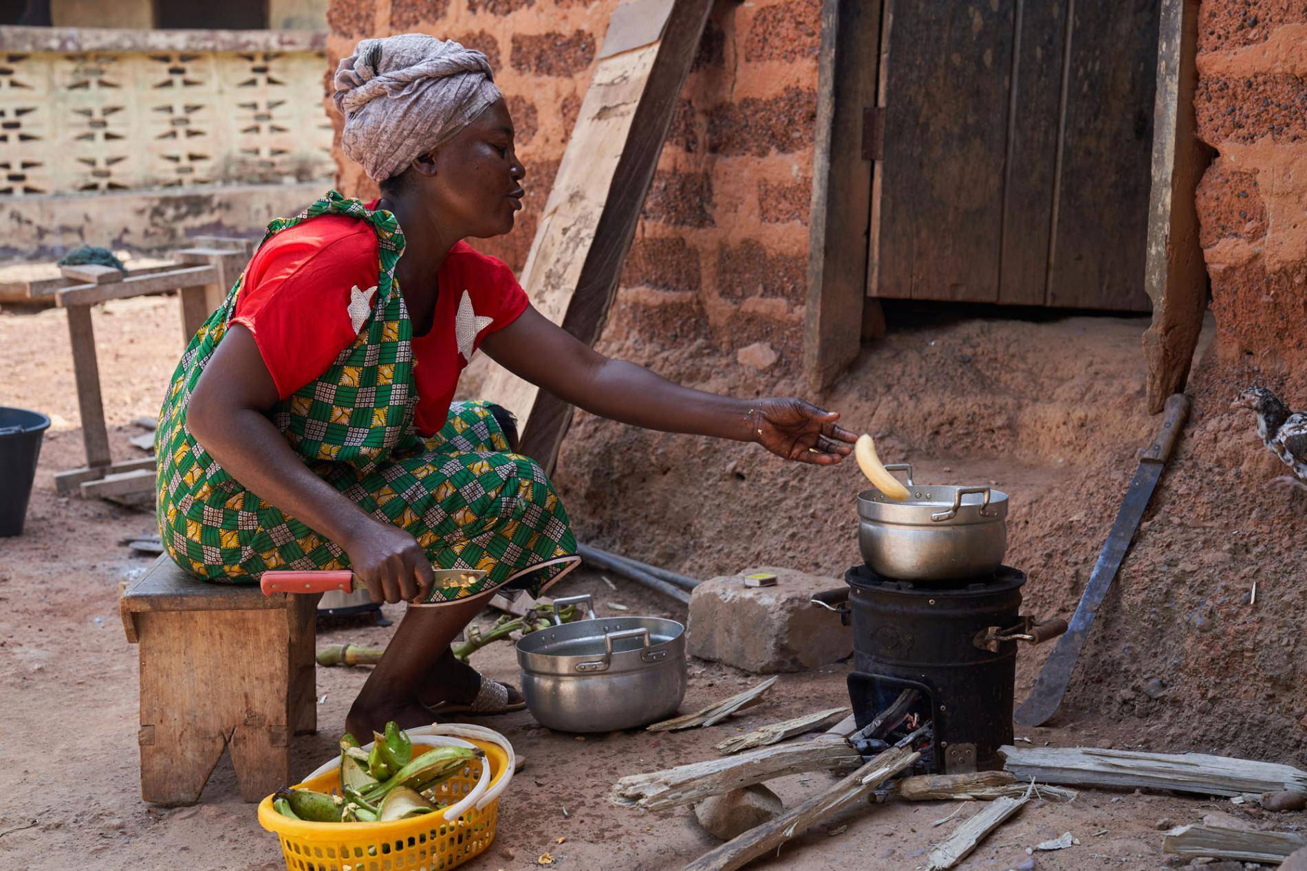 How cook stoves improve cocoa farmer livelihoods
